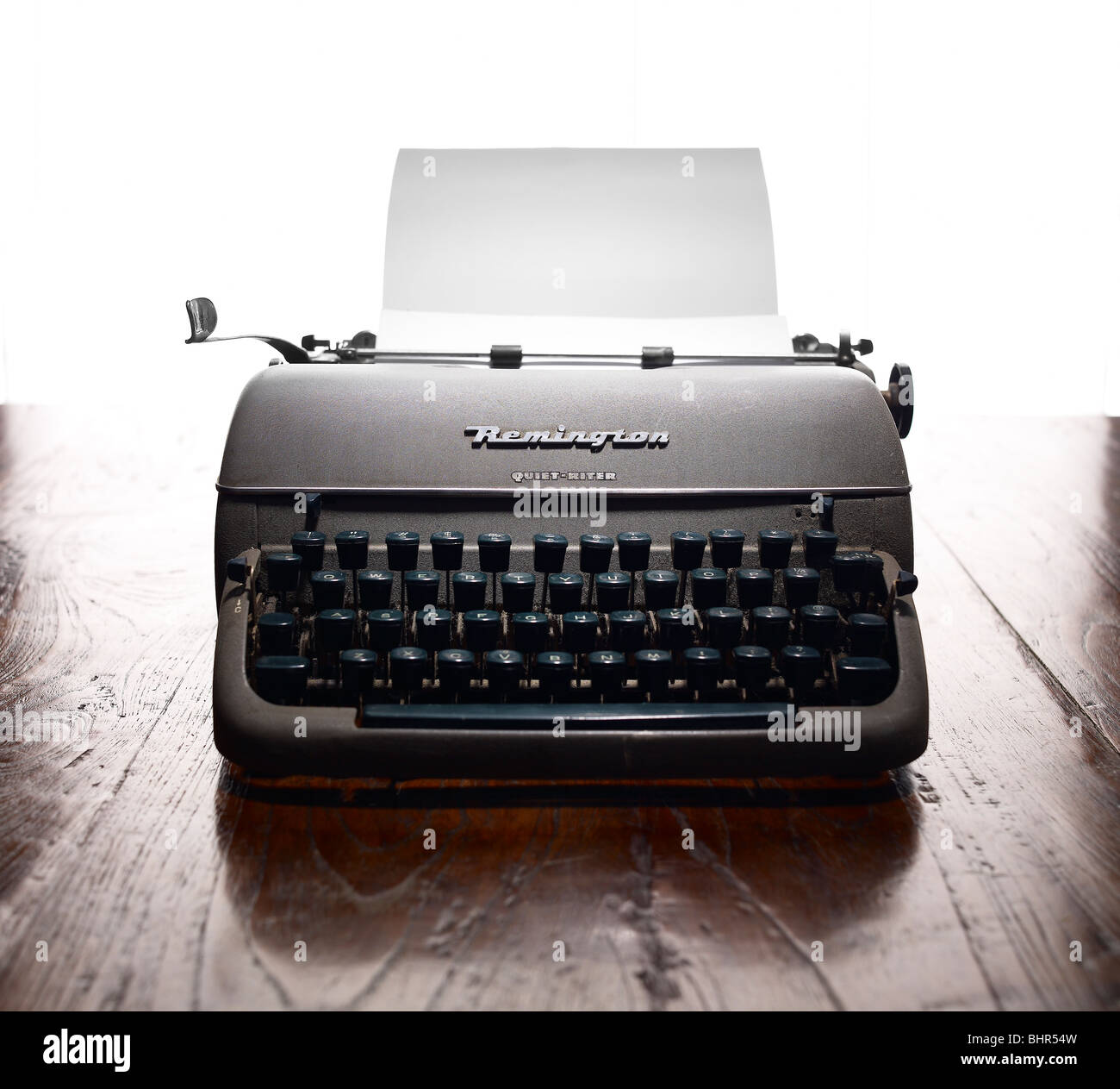 Old remington typewriter hi-res stock photography and images - Alamy