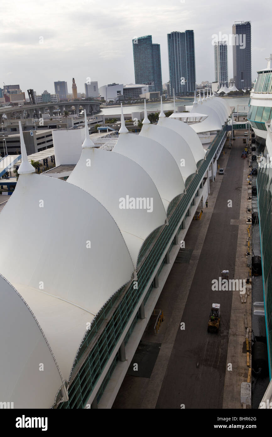 Miami cruise ship terminal Stock Photo - Alamy