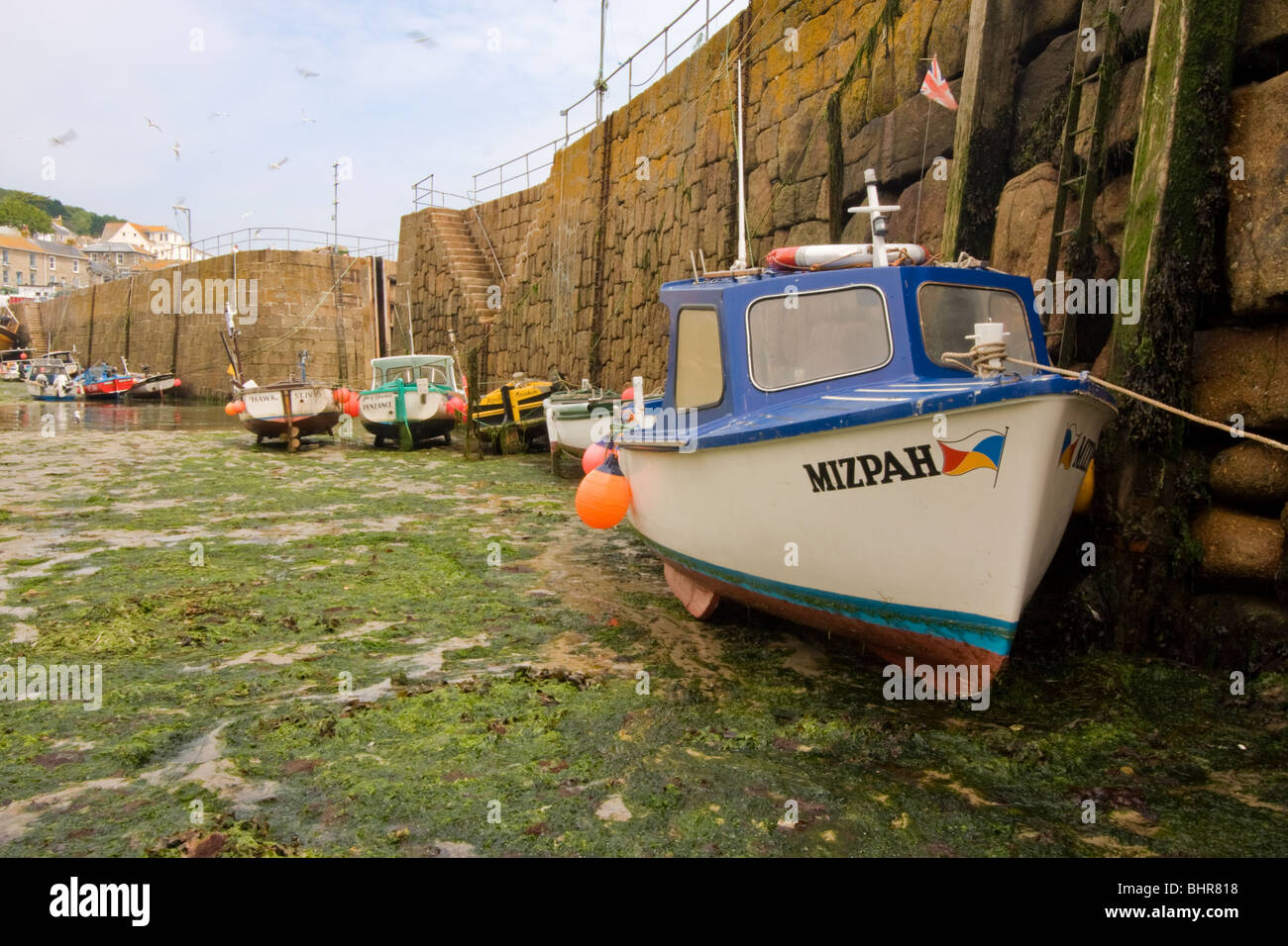 Mousehole by the sea hi-res stock photography and images - Alamy
