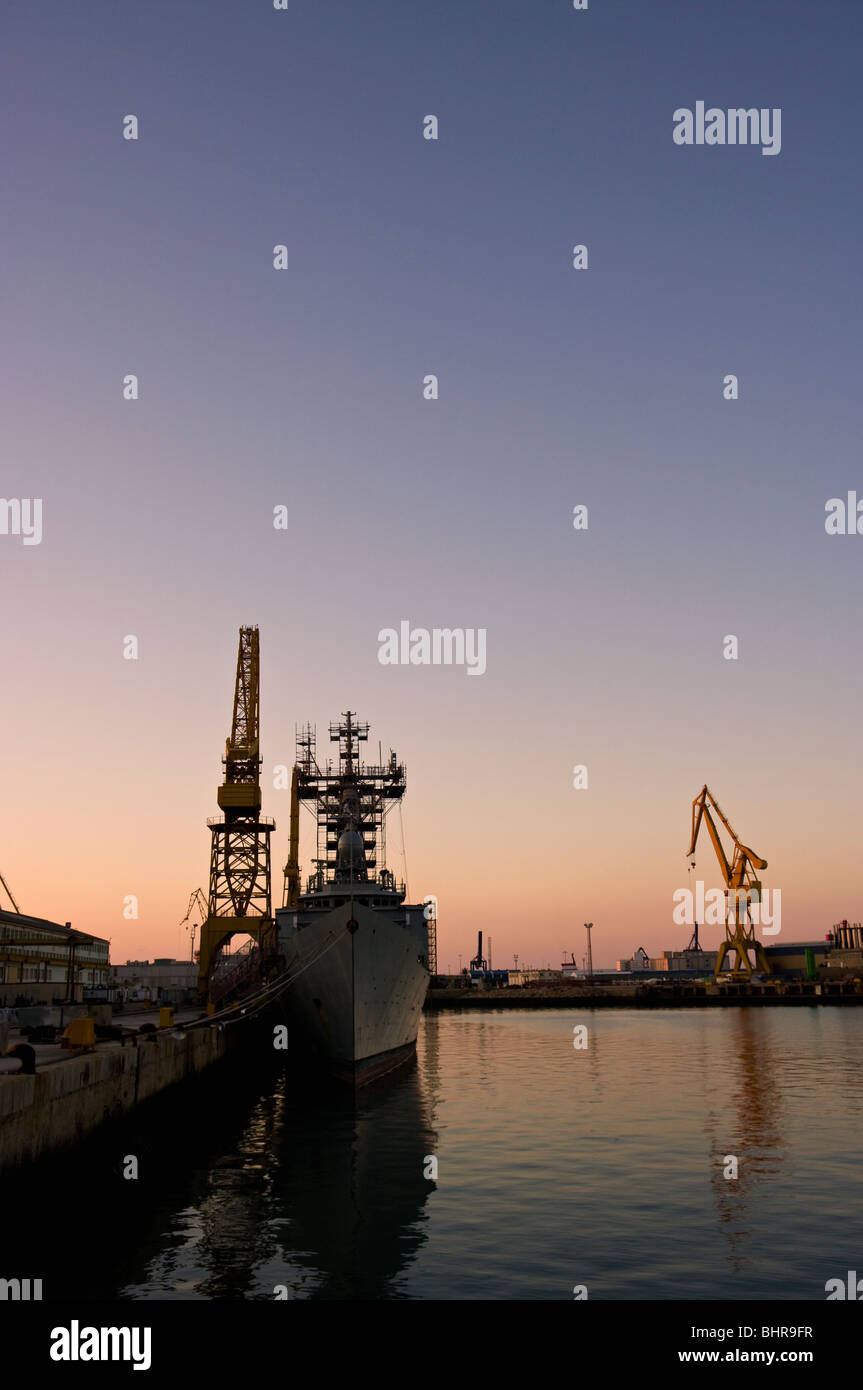 Ship refitting hi-res stock photography and images - Alamy