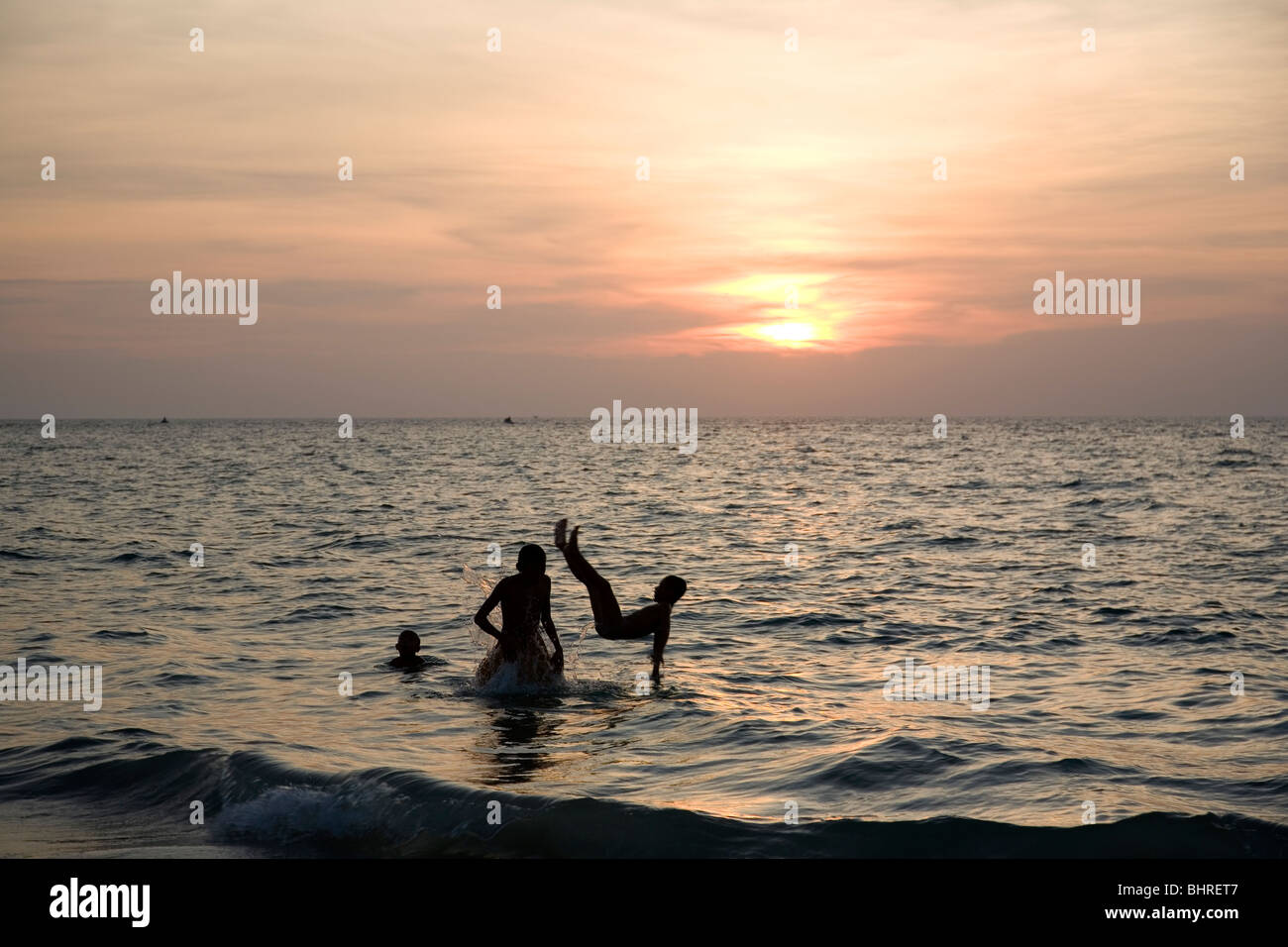 Kids playing sunset in sea hi-res stock photography and images - Alamy