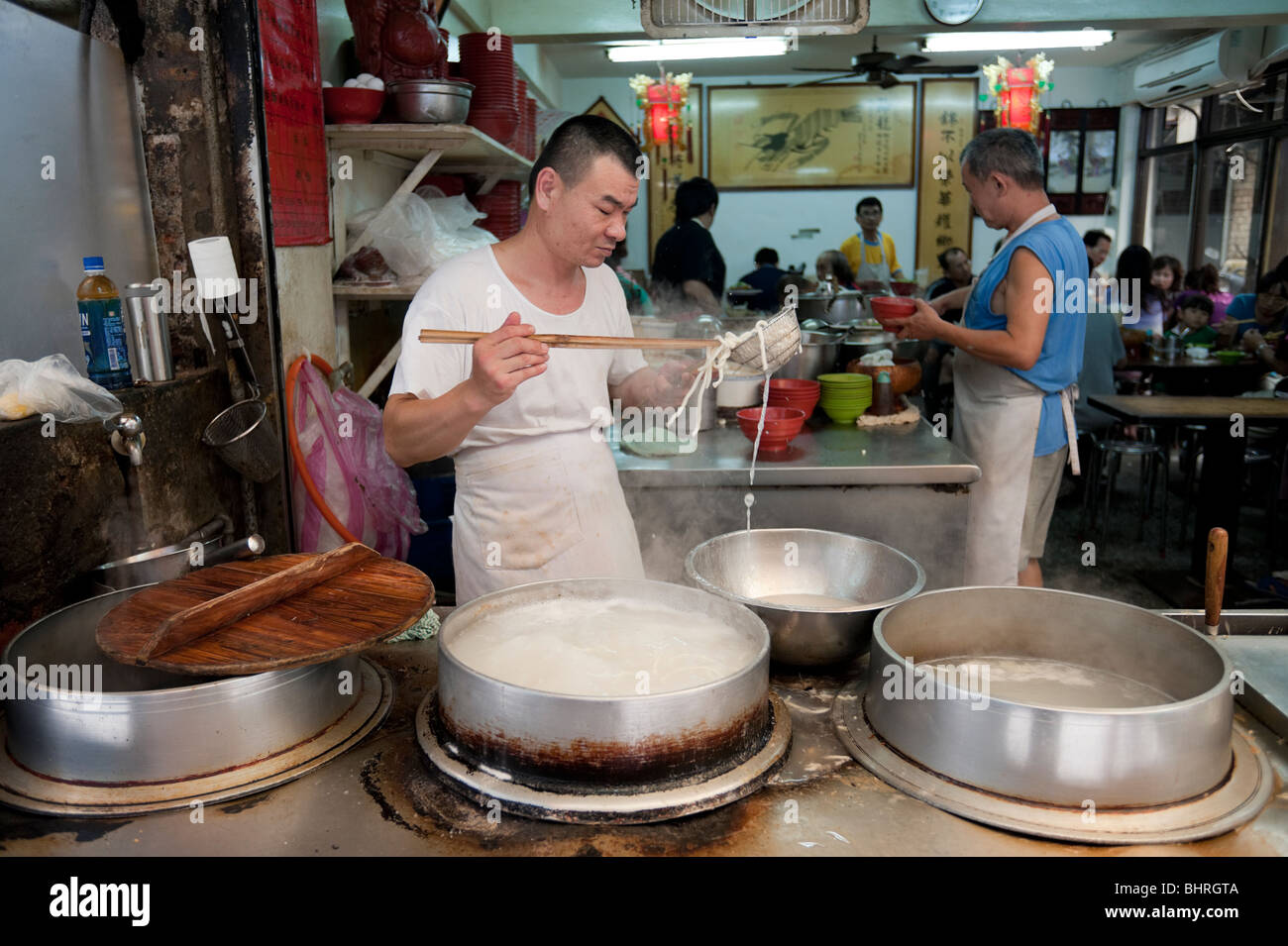 Noodle shop hi-res stock photography and images - Alamy