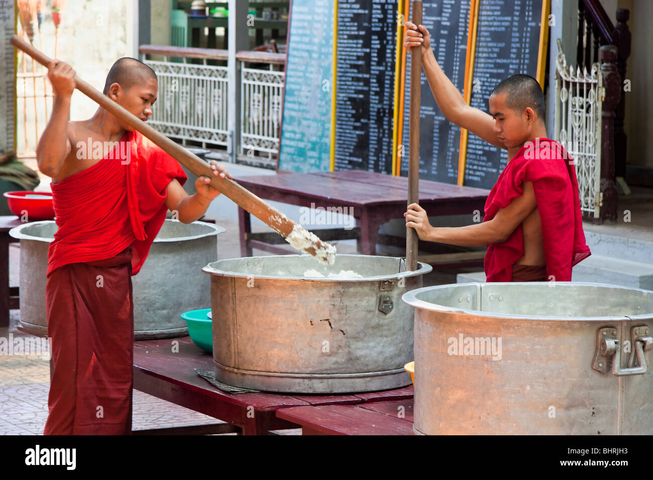 Myanmar Monks Meal High Resolution Stock Photography and Images - Alamy