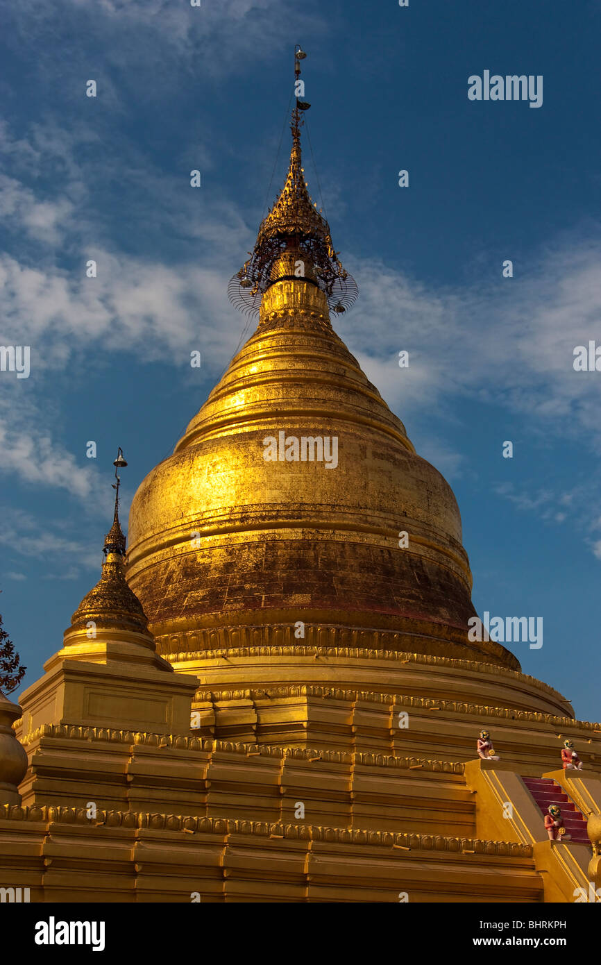 Golden dome of temple in Myanmar Stock Photo - Alamy