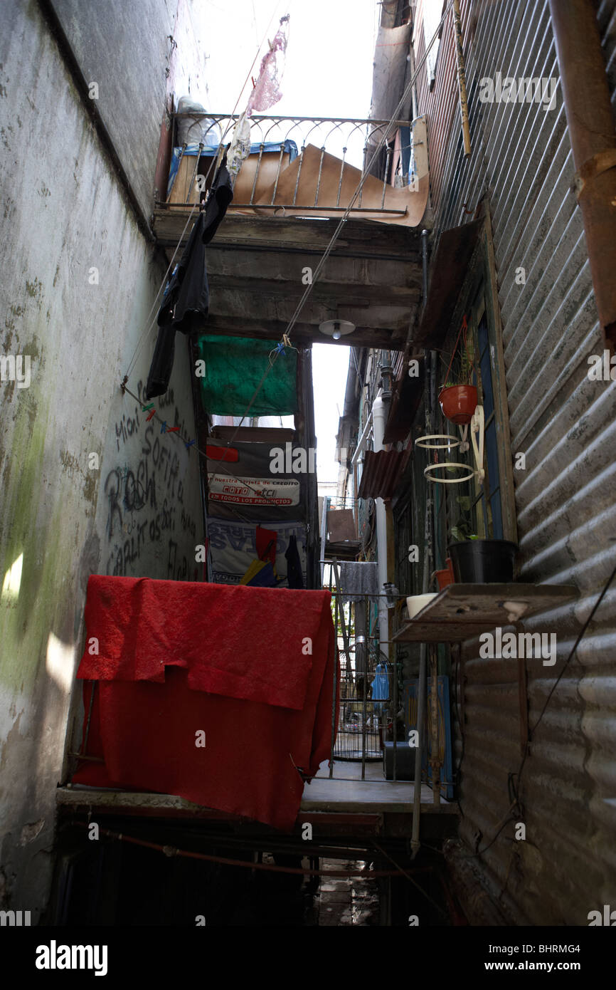 Run down alleyway hi-res stock photography and images - Alamy