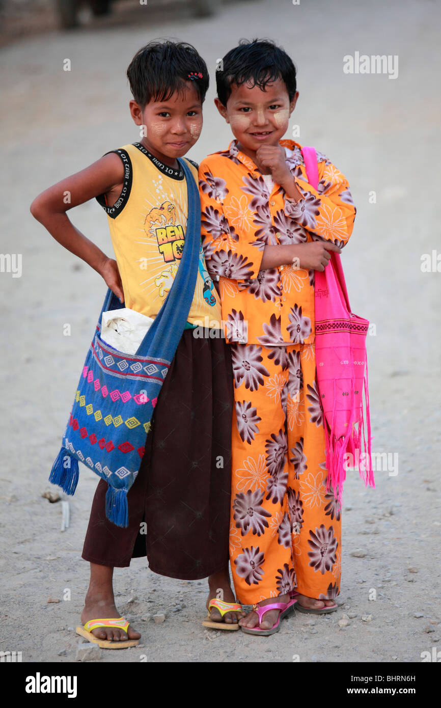 Burma girls mandalay myanmar hi-res stock photography and images - Alamy