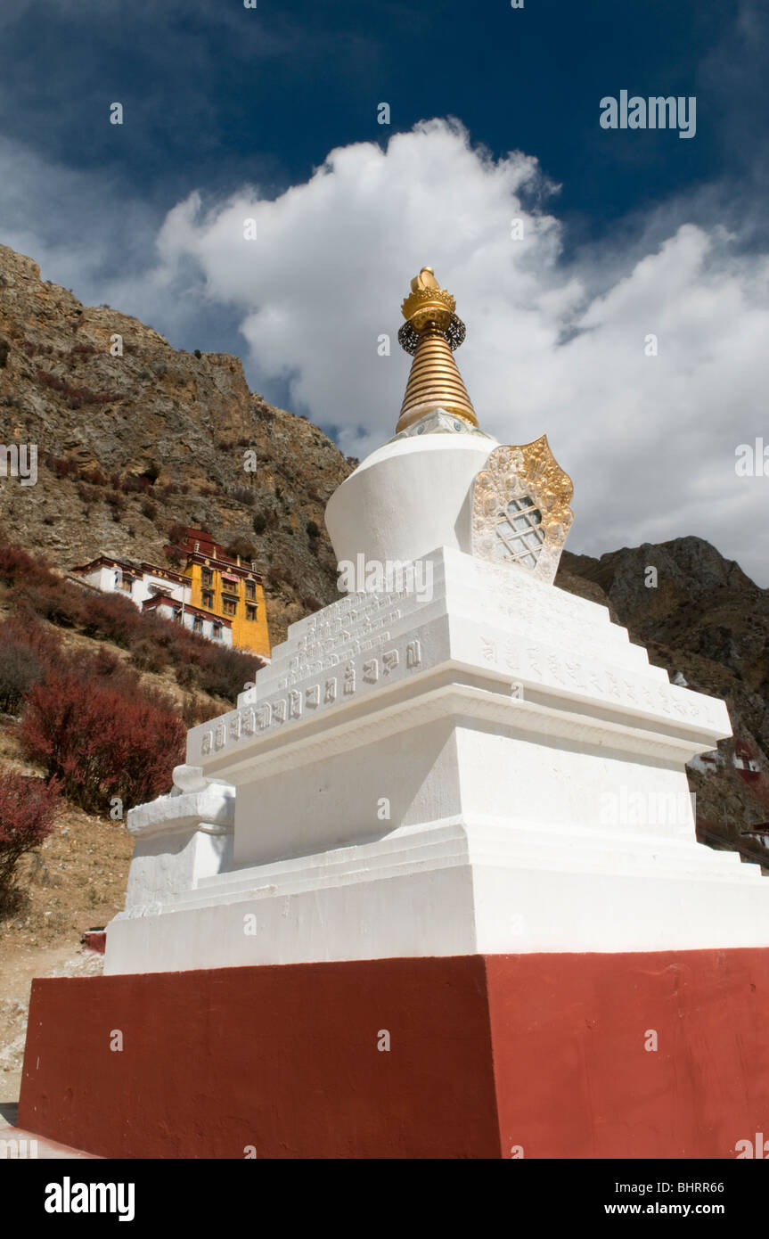 Drak Yerpa hermitage and meditation caves, Tibet Stock Photo - Alamy