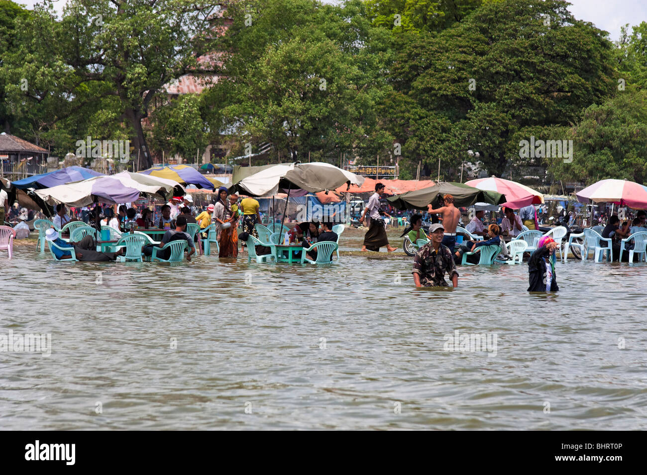 Thingyan water festival hi-res stock photography and images - Alamy
