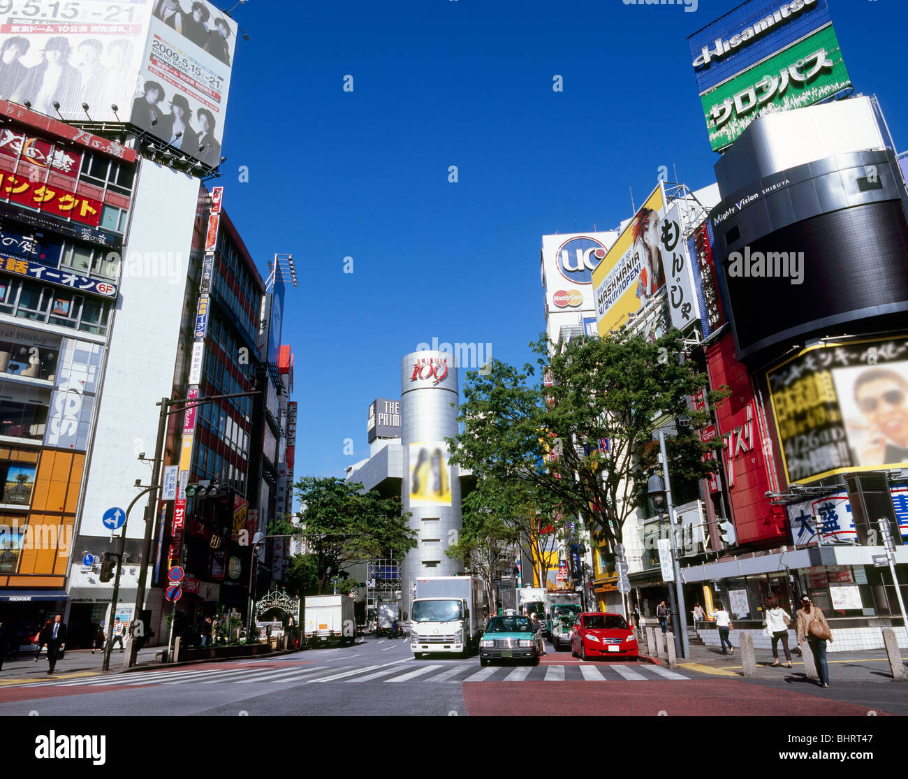 Shibuya Station Crossing, Shibuya, Tokyo, Japan Stock Photo - Alamy