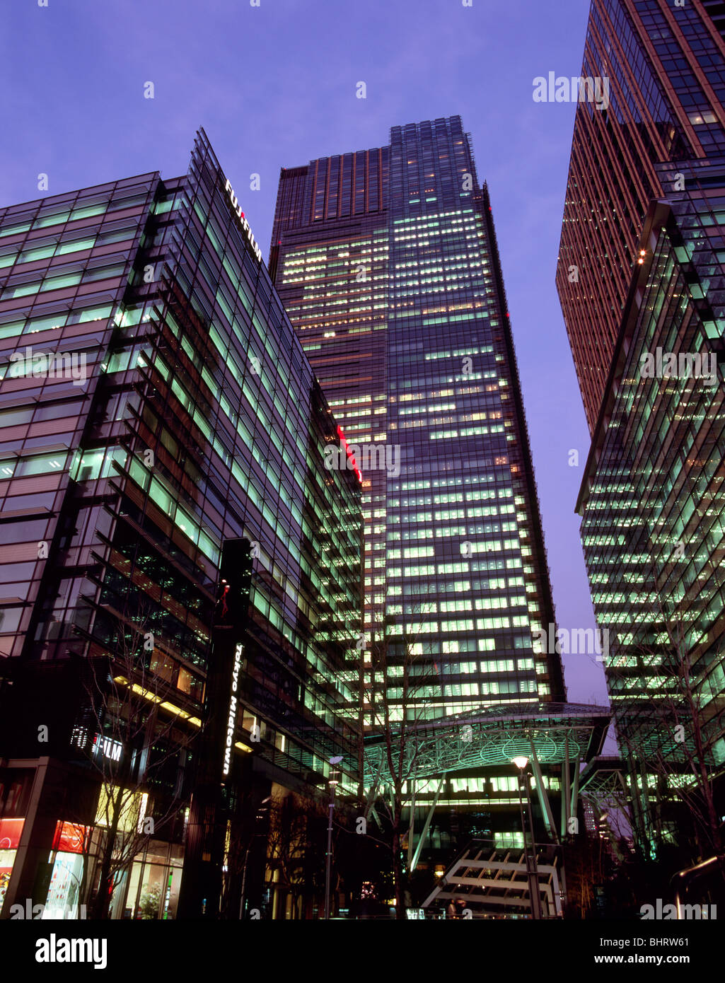 Tokyo midtown people hi-res stock photography and images - Alamy