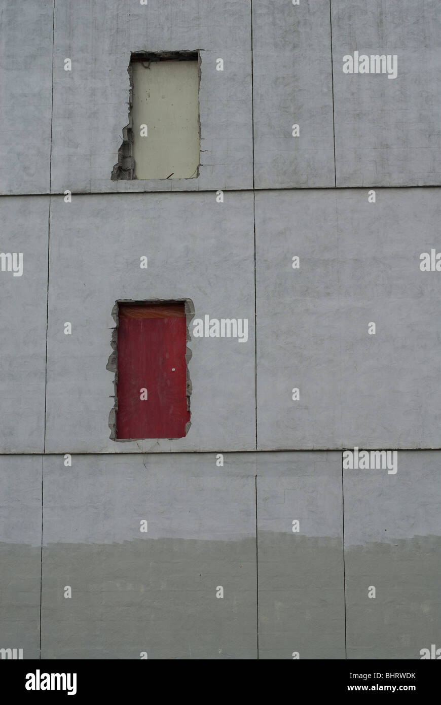 Creepy alley doorway hi-res stock photography and images - Alamy