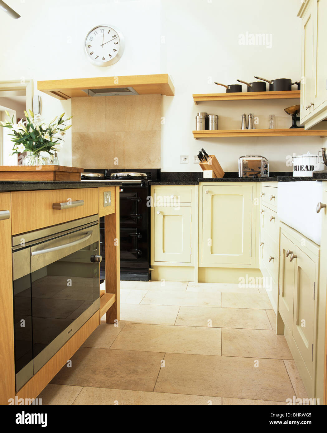 Interiors modern cream kitchens hi-res stock photography and images - Alamy
