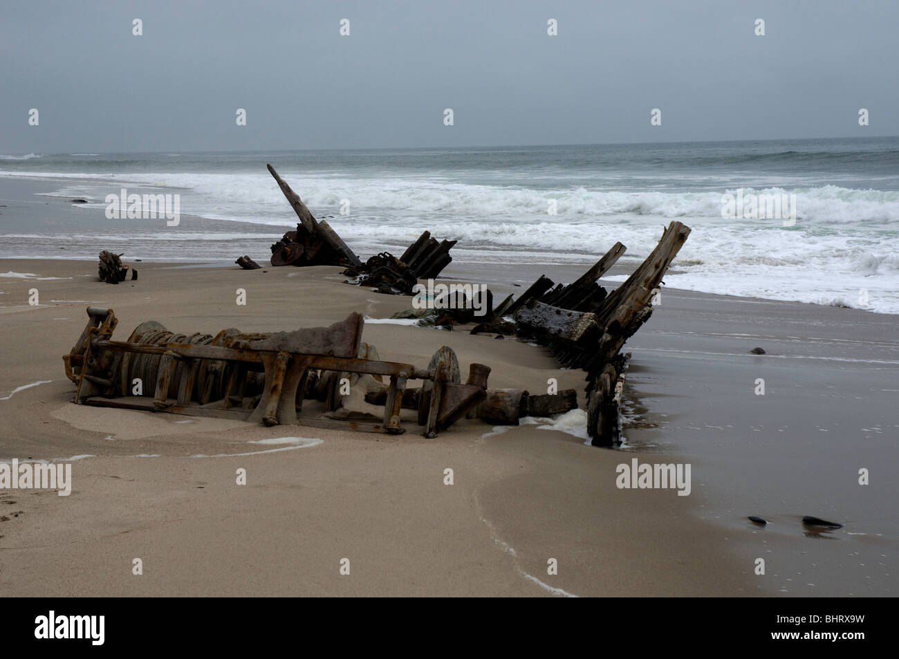 Skeleton of wooden ship hi-res stock photography and images - Alamy