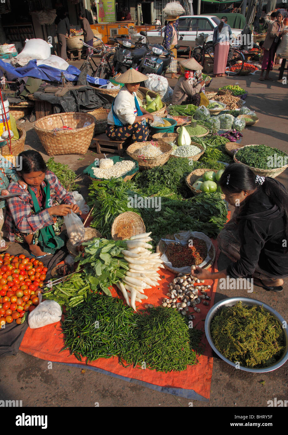Myanmar, Burma, Mandalay, market, people Stock Photo - Alamy