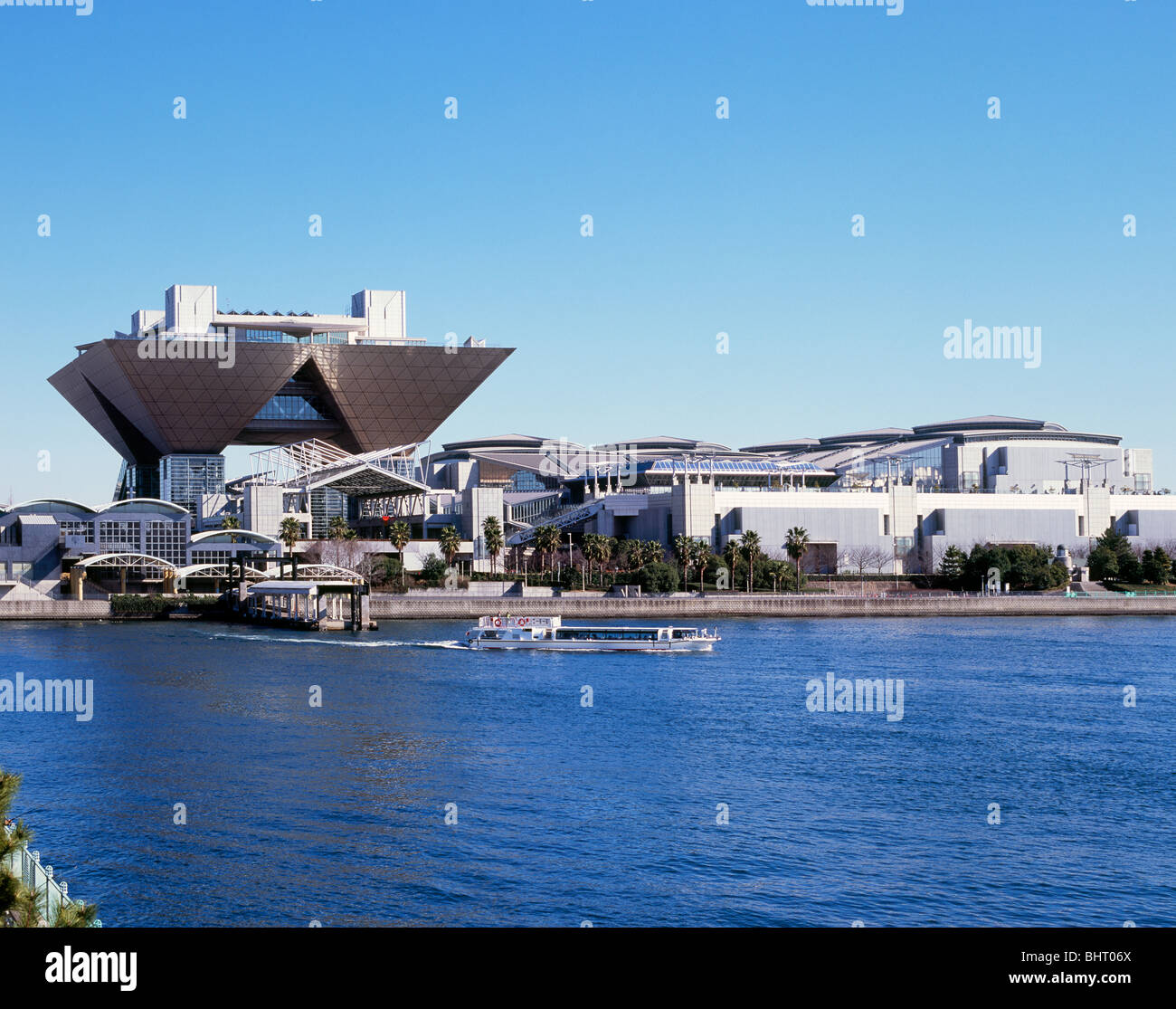 Tokyo big sight convention center hi-res stock photography and images ...