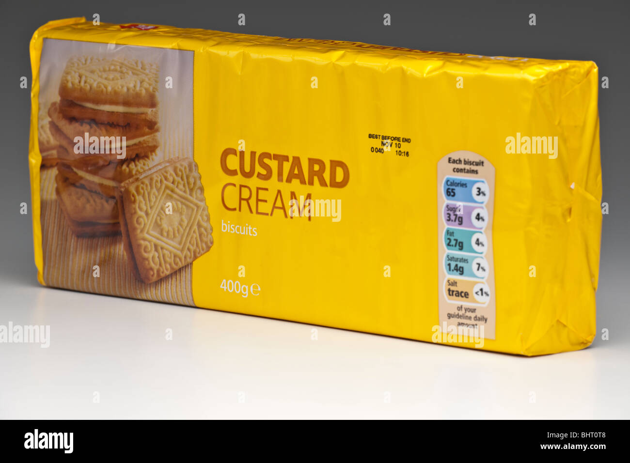 400 gram yellow pack of Custard Cream biscuits Stock Photo - Alamy