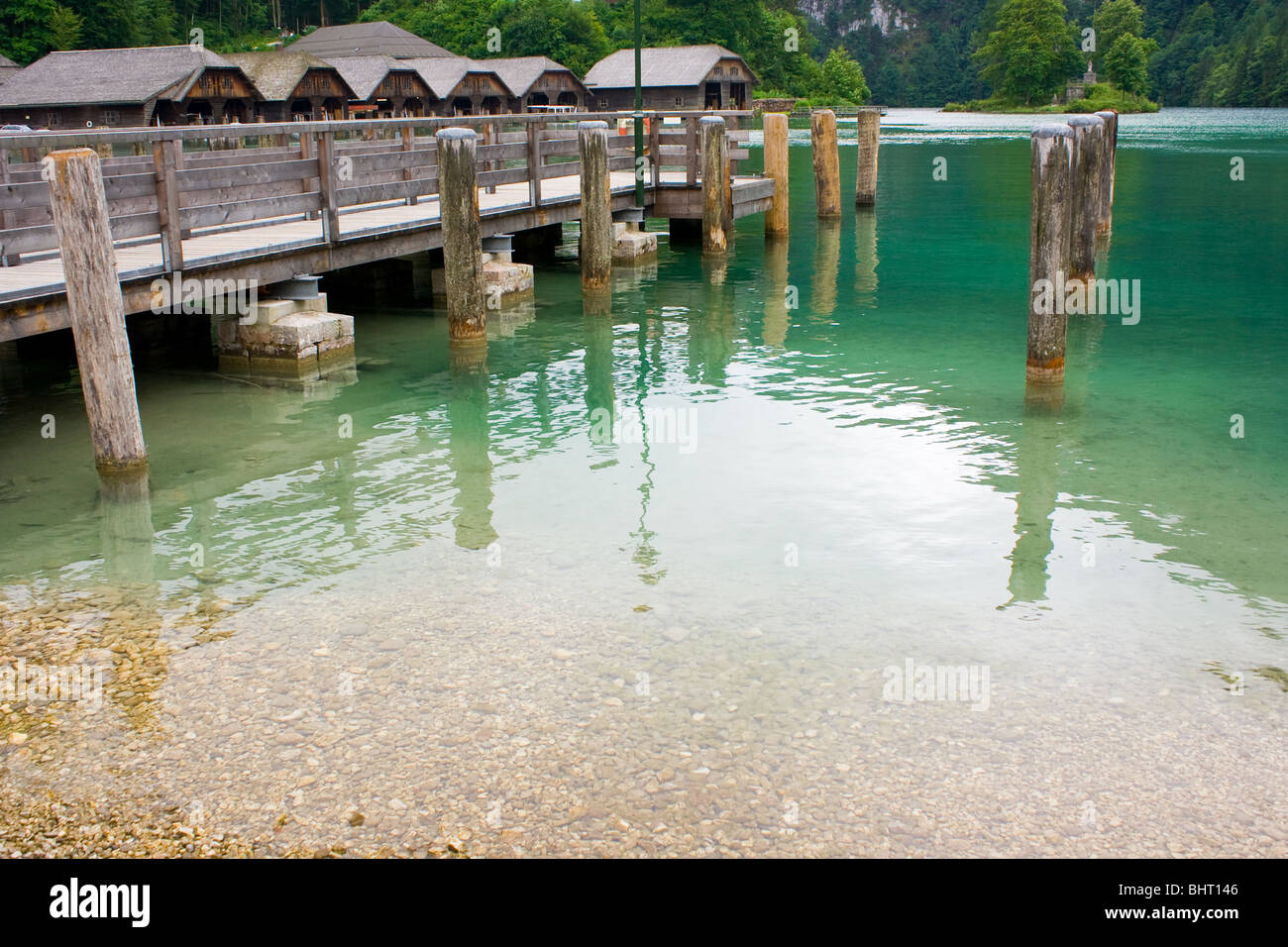 Jetty and piers with houses in background, on a lake Stock Photo - Alamy