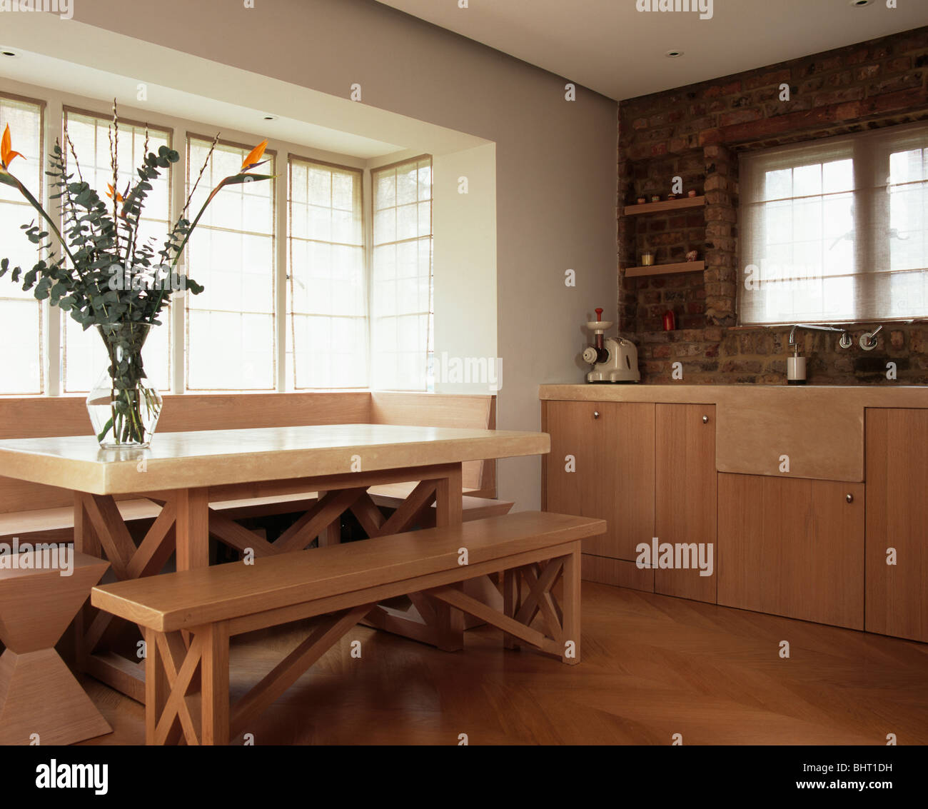 Wood benches hi-res stock photography and images - Alamy