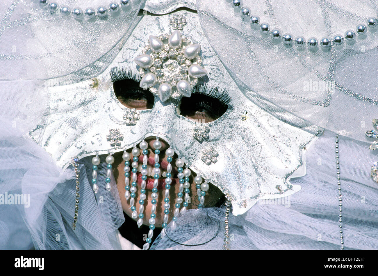 Masquerade mask with pearls hi-res stock photography and images - Alamy