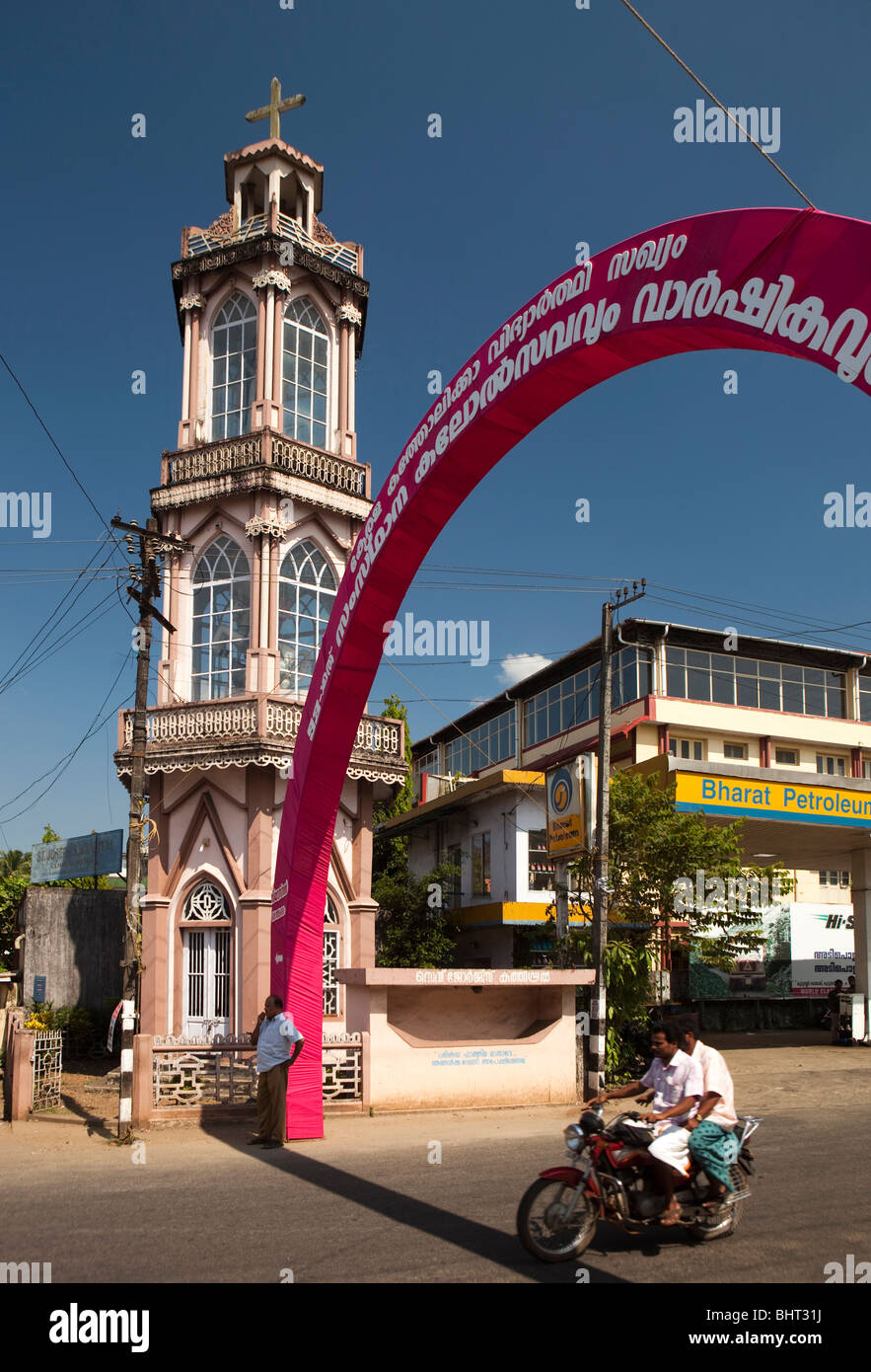 India, Kerala, Kothamangalam, tall glazed roadside Church capella Stock ...
