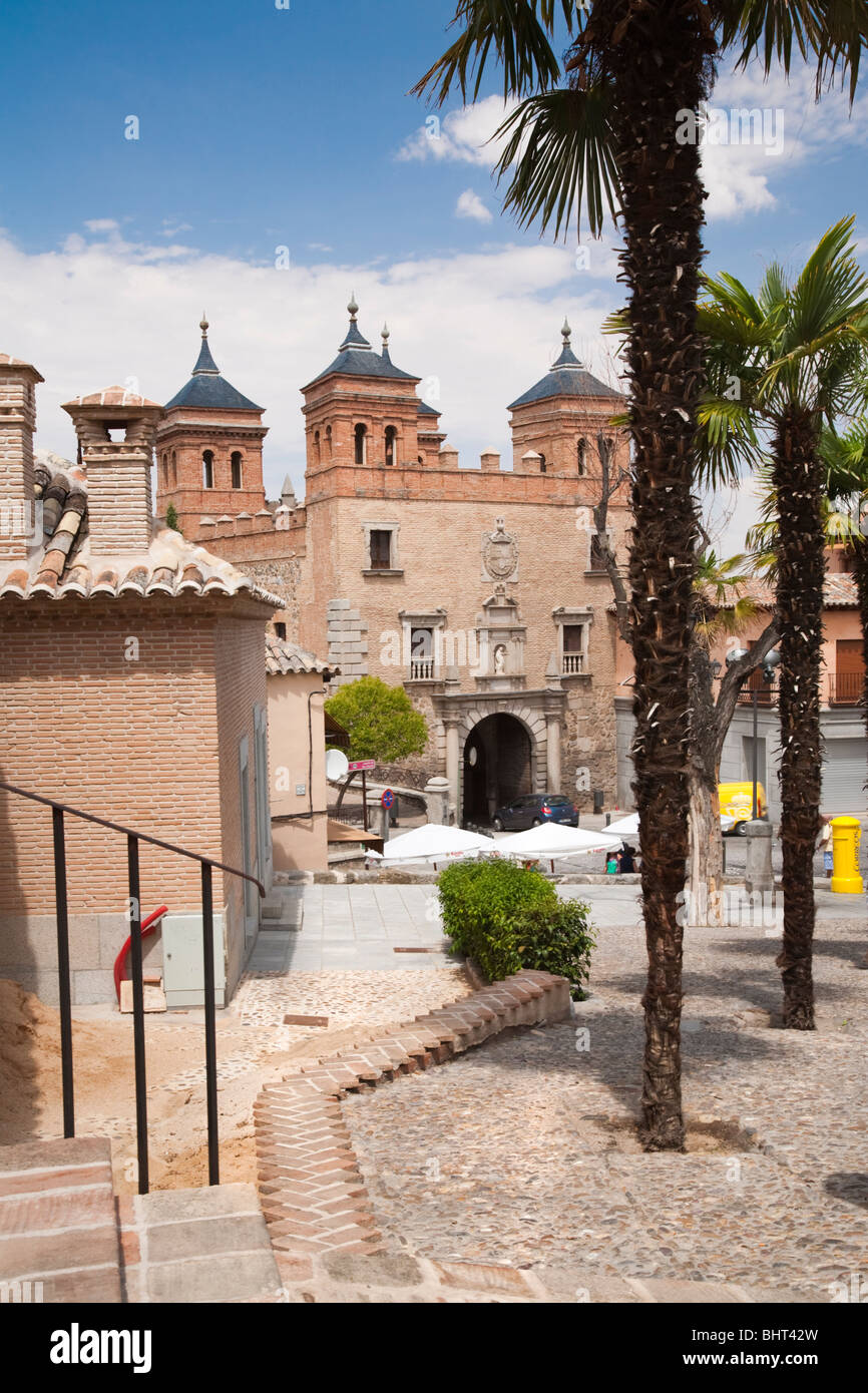 Building and palm trees, Cuesta de San Martin, looking at the Puerta ...