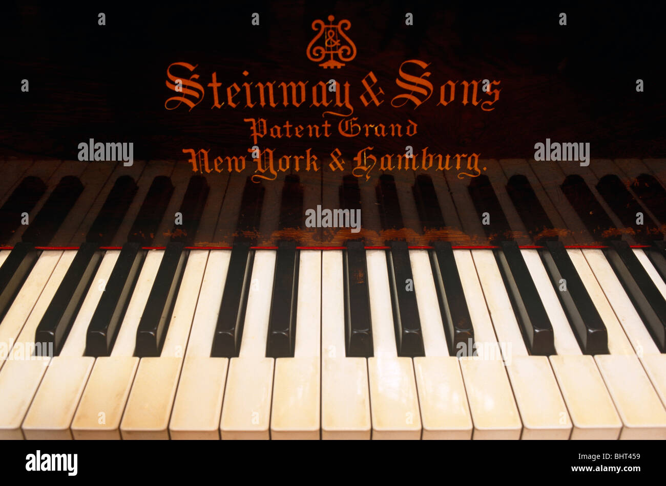 Steinway grand piano hi-res stock photography and images - Alamy