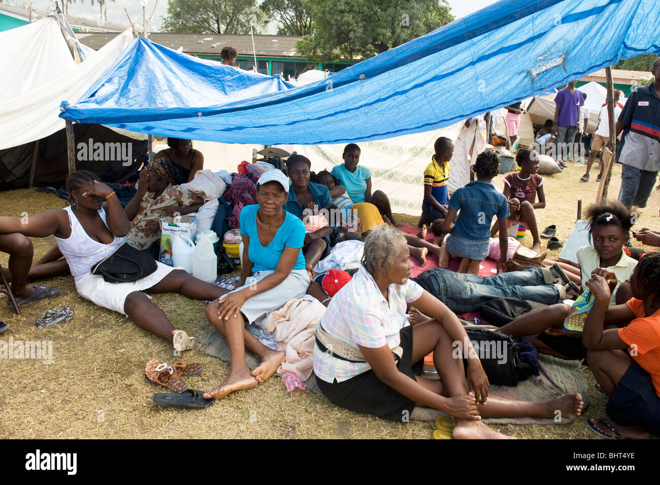 Thousands of homeless haitians displaced in the capital after a 7.0 Mw ...