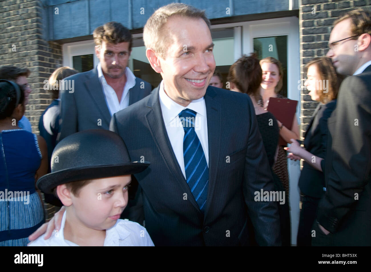UK ARTIST JEFF KOONS AND FAMILY AT HIS EXHIBITION AT SERPENTINE GALLERY ...