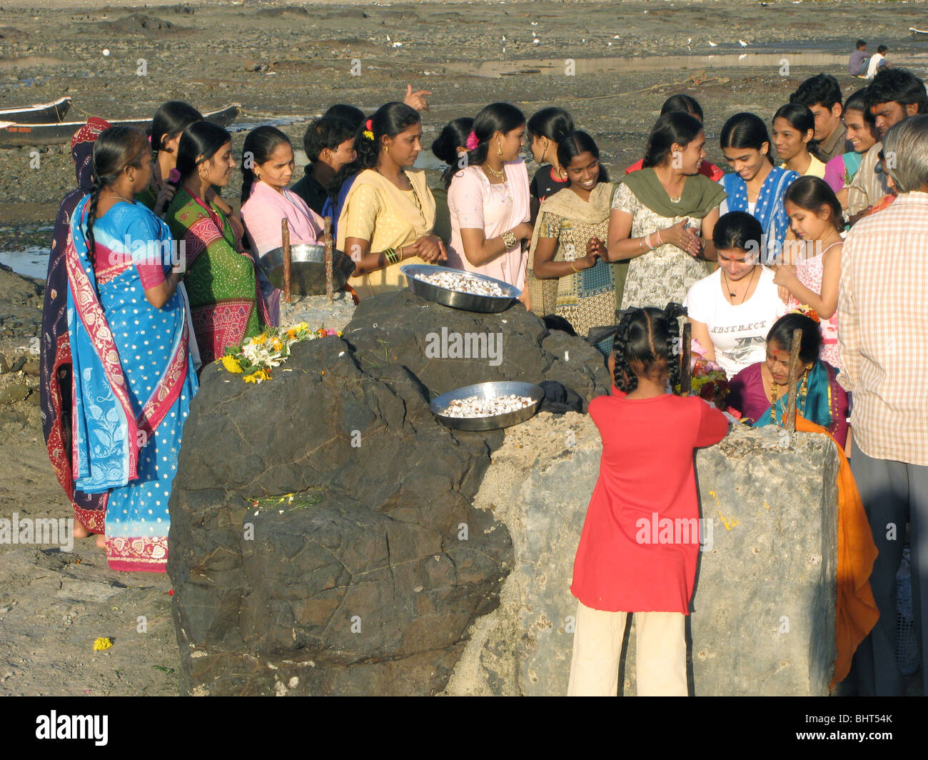 India women praying hindu shrine hi-res stock photography and images ...