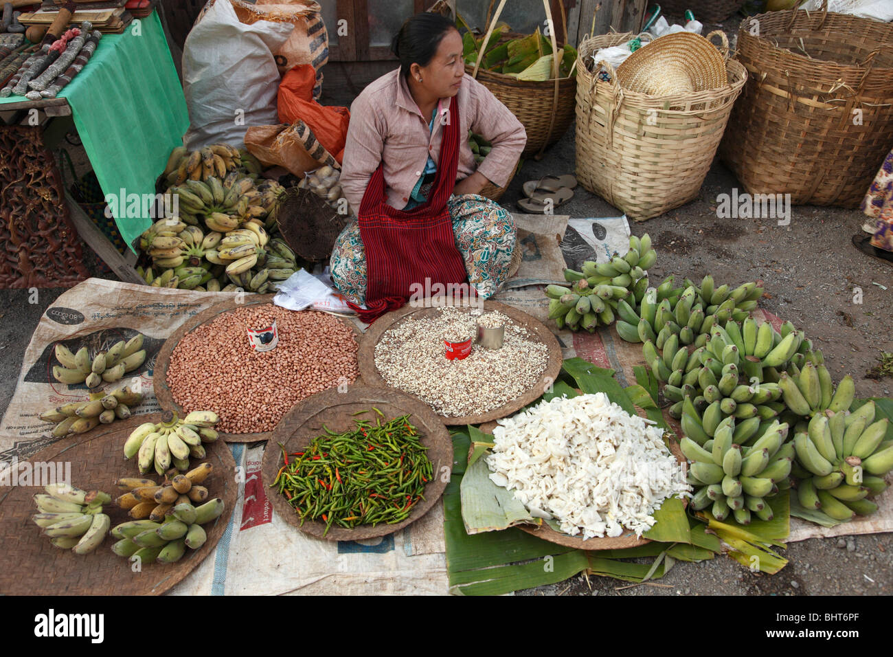 Myanmar, Burma, Nyaungshwe, market, people, food, Shan State Stock ...