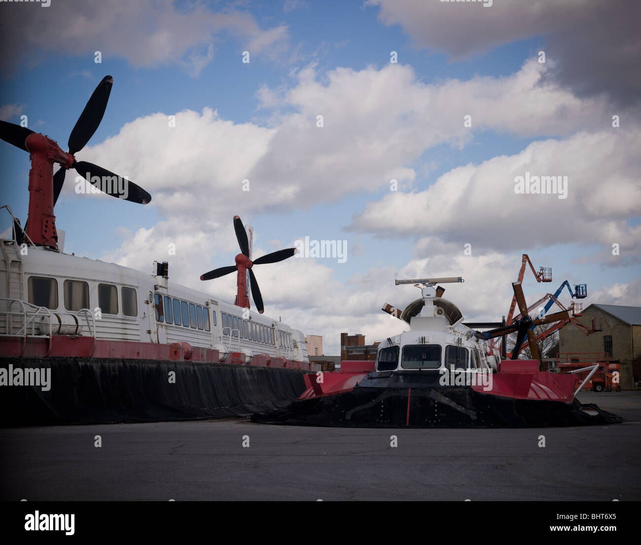 Hovercraft sea vehicle hi-res stock photography and images - Alamy