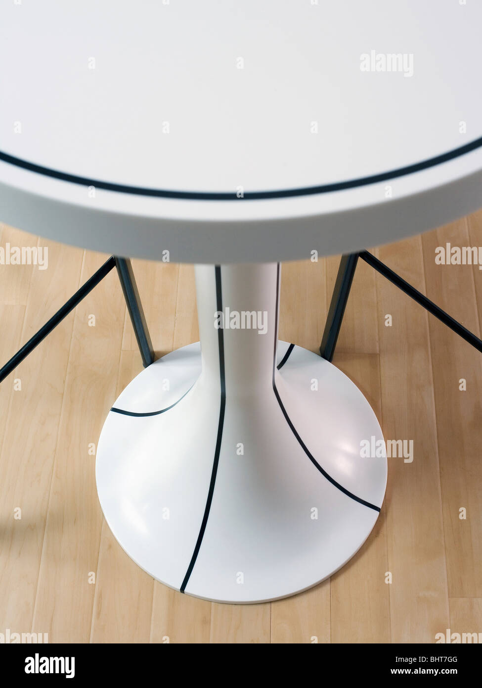 Close-up of modern white pedestal table Stock Photo - Alamy