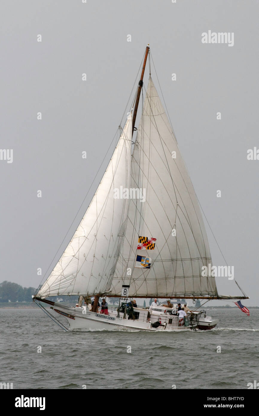 Skipjack MARTHA LEWIS in the annual skipjack races Stock Photo - Alamy