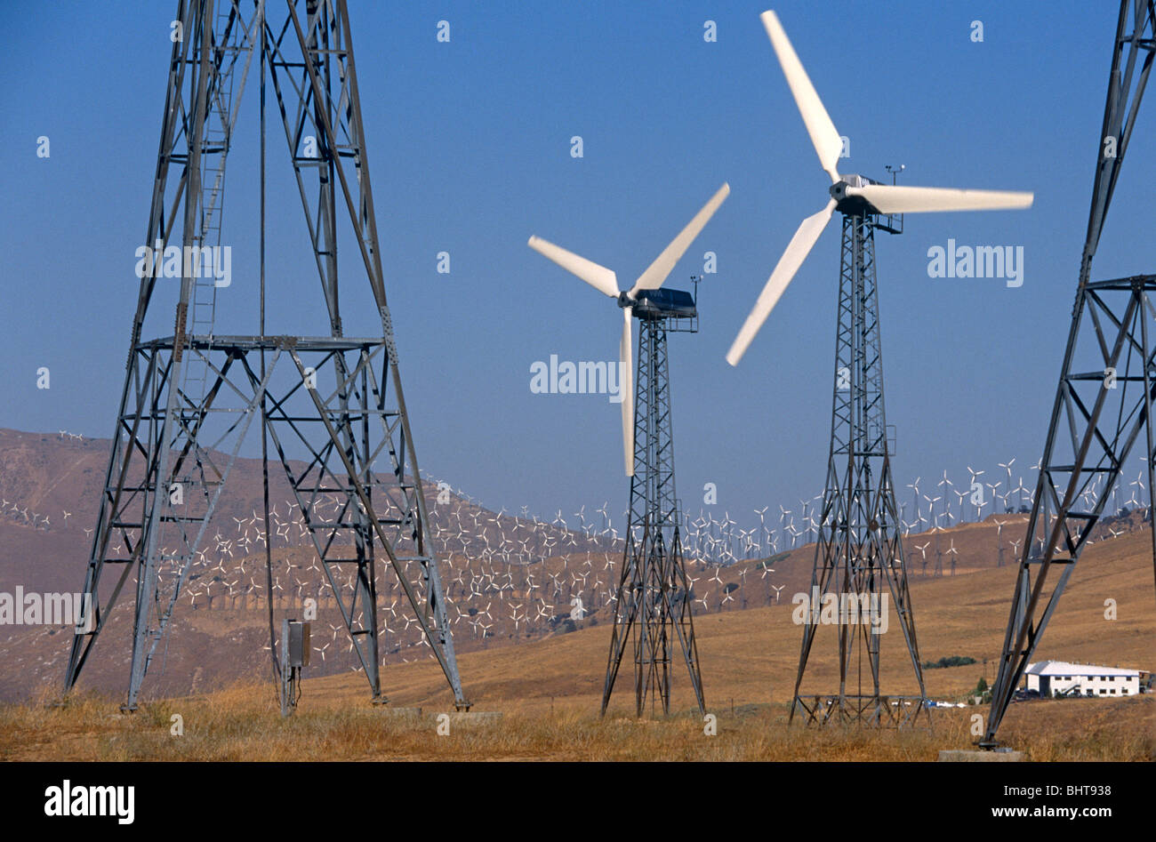 Hundreds of wind turbines of the Tehachapi Pass Wind Farm Stock Photo ...