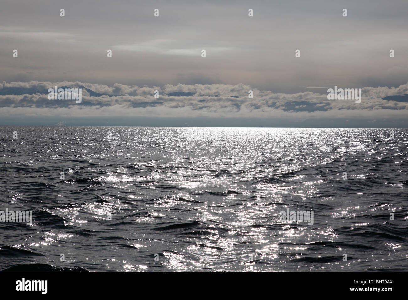 sun glistening on pacific ocean Stock Photo - Alamy