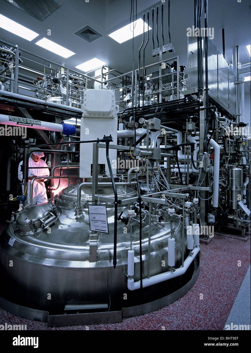 technician standing buy a pharmaceutical manufacturing vat Stock Photo ...