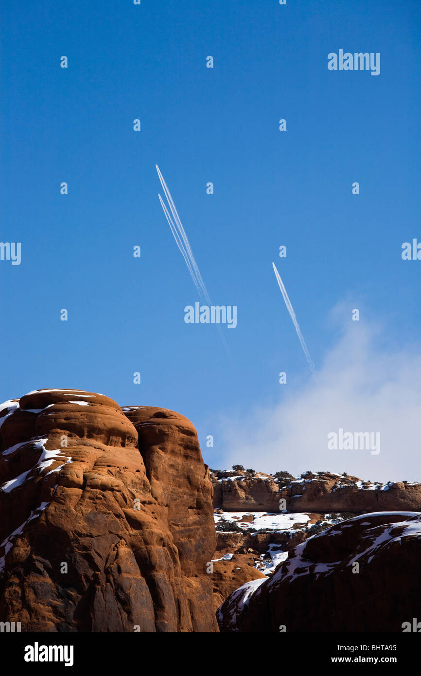Red contrail hi-res stock photography and images - Alamy