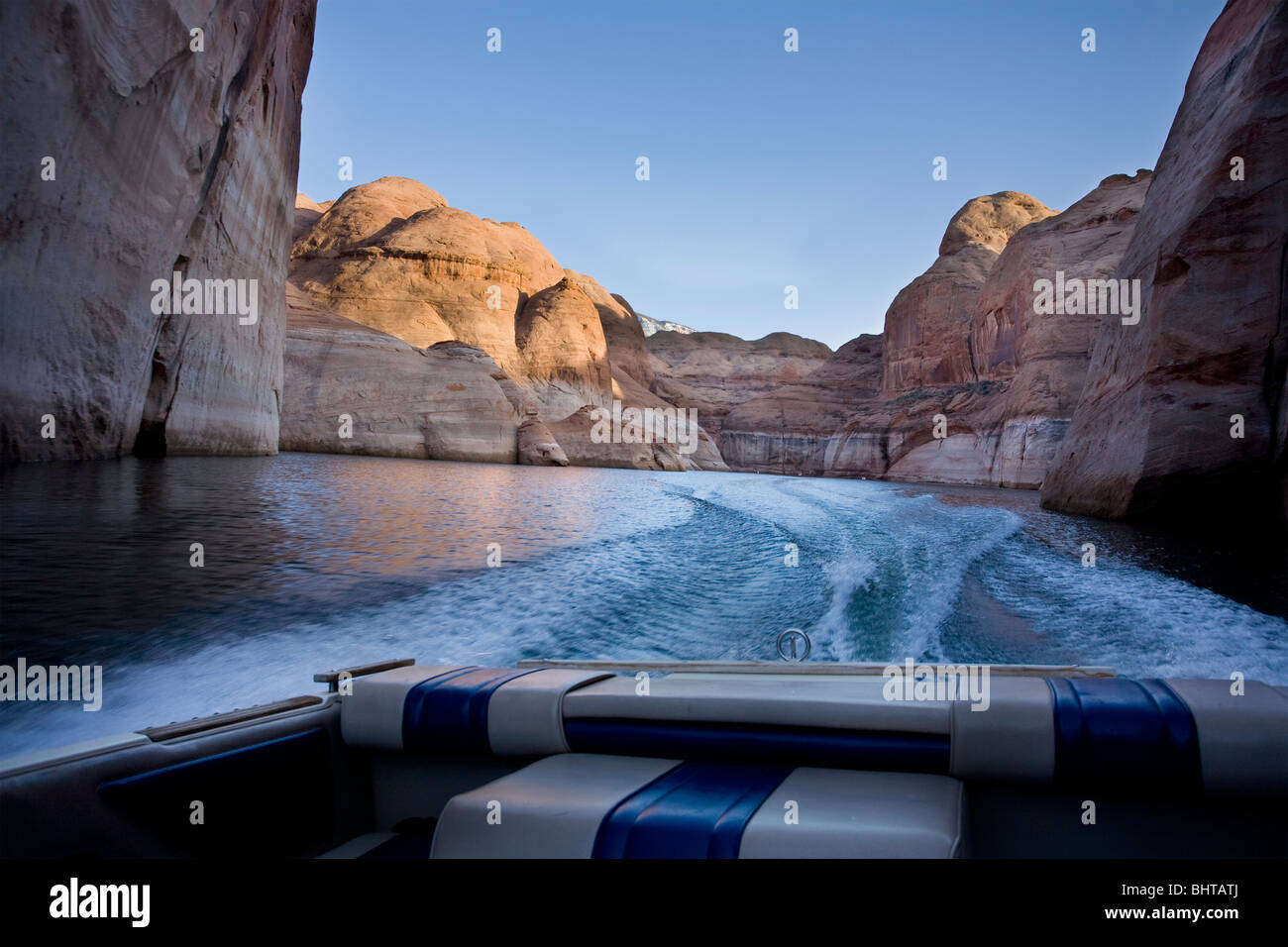Motor boat wake in canyon at Lake Powell, Utah Stock Photo - Alamy