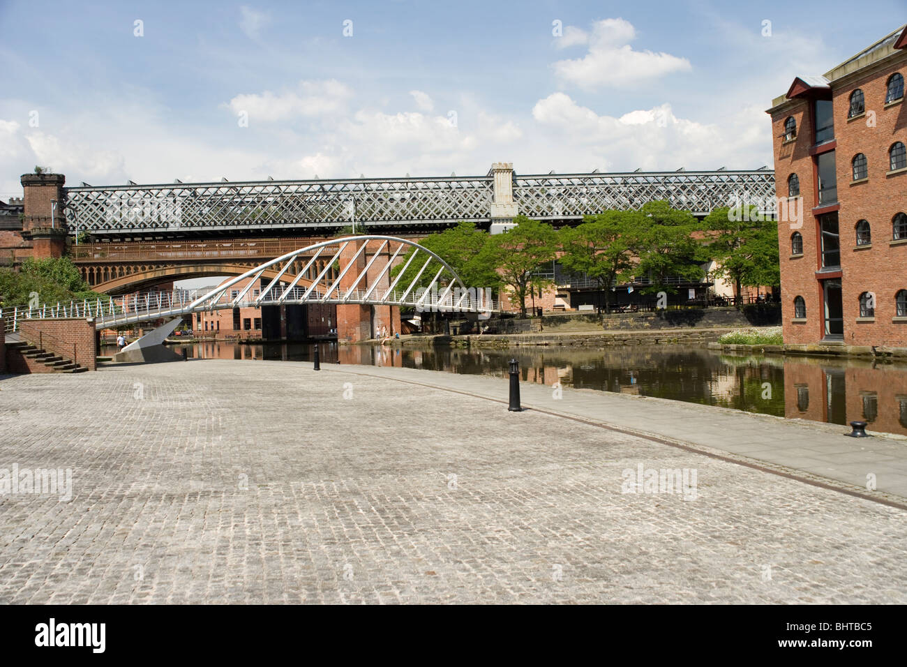 Castlefield canal basin and Urban Heritage Park in Manchester Stock ...