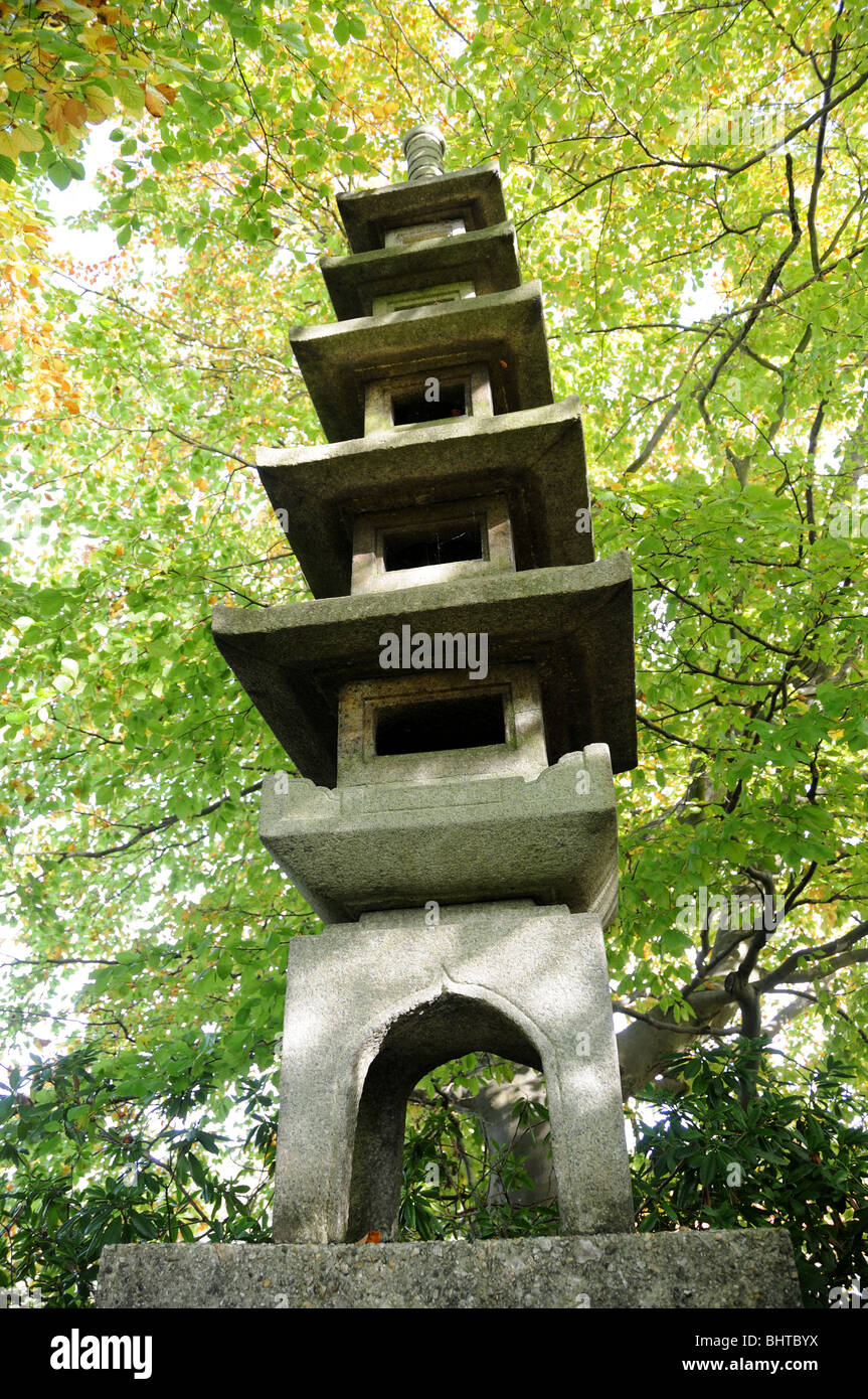 Japanese garden ornament hi-res stock photography and images - Alamy
