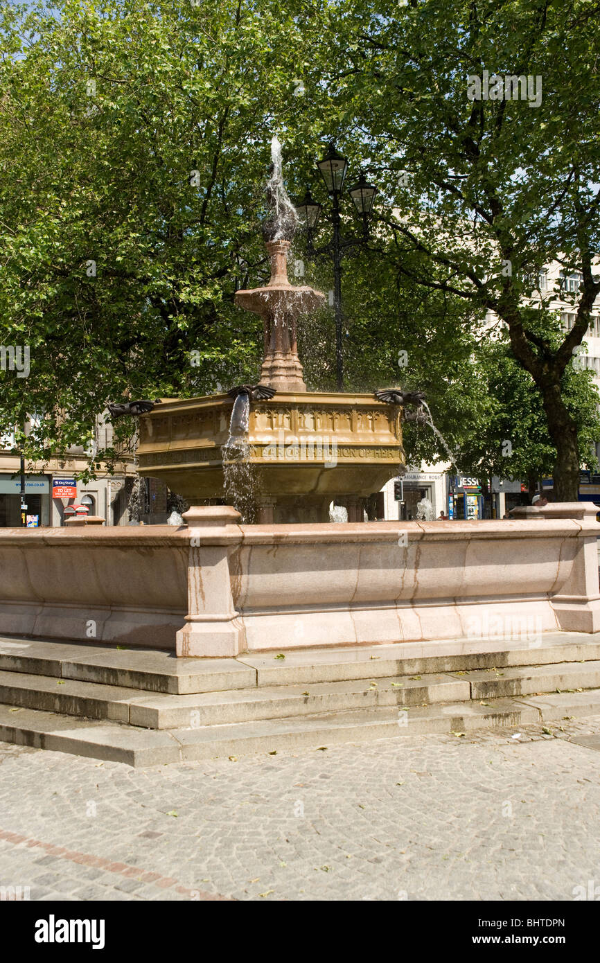 Manchester square fountain hi-res stock photography and images - Alamy