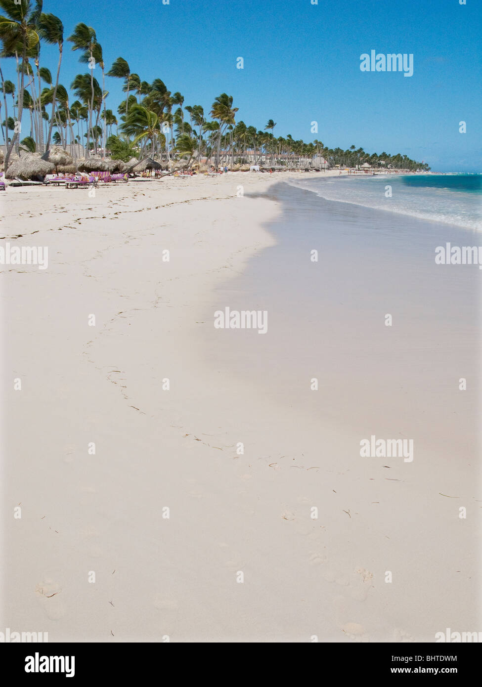 Wide expanse of beach Stock Photo - Alamy