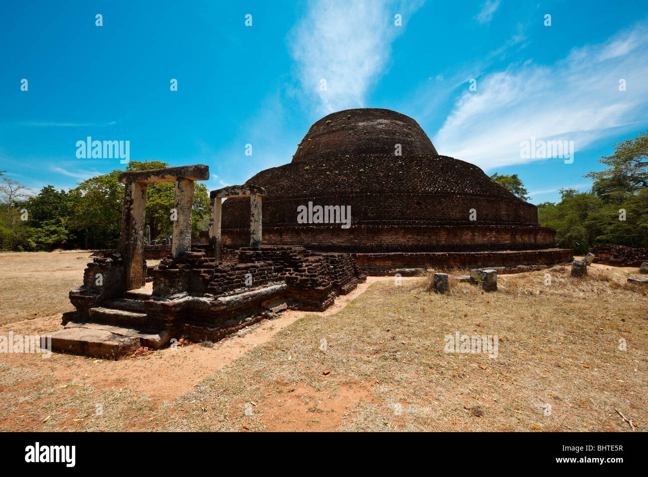 Ancient buddhist stupe pabula vihara hi-res stock photography and ...
