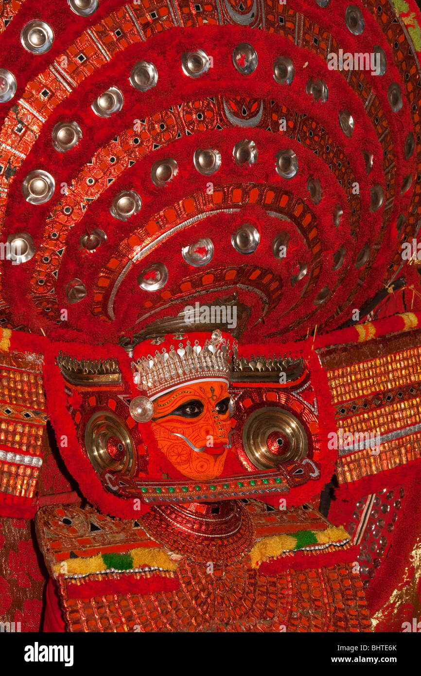 India, Kerala, Cannanore (Kannur), Theyyam ancient pre Hindu folk art ...