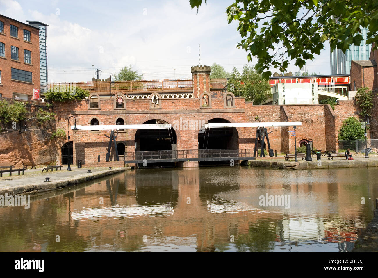 Castlefield canal basin and Urban Heritage Park in Manchester Stock ...