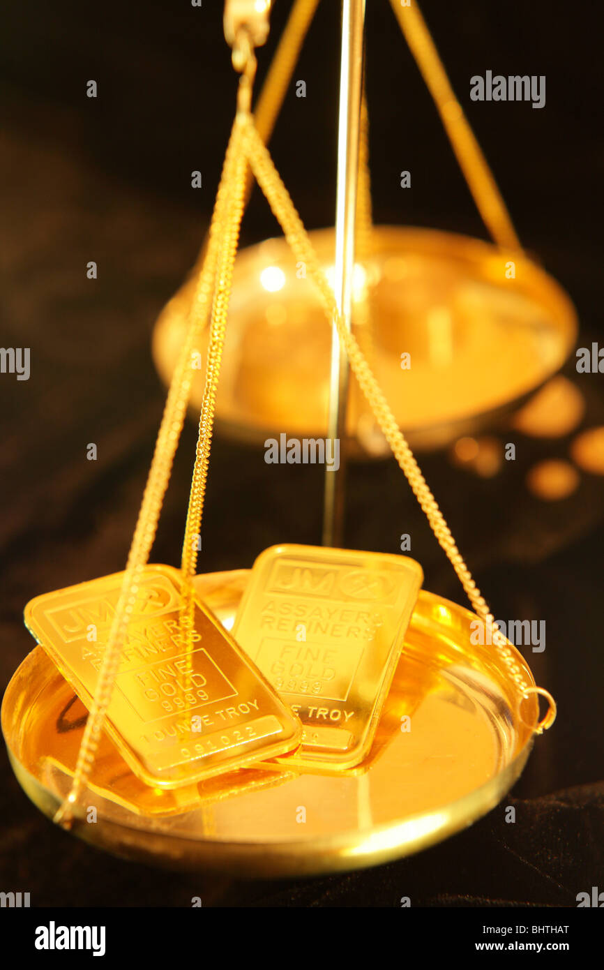 One ounce gold bars in tray of balance scale Stock Photo - Alamy
