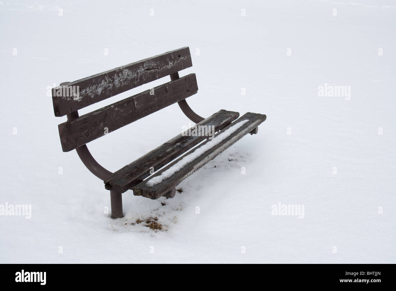 empty bench winter snow cold Stock Photo - Alamy