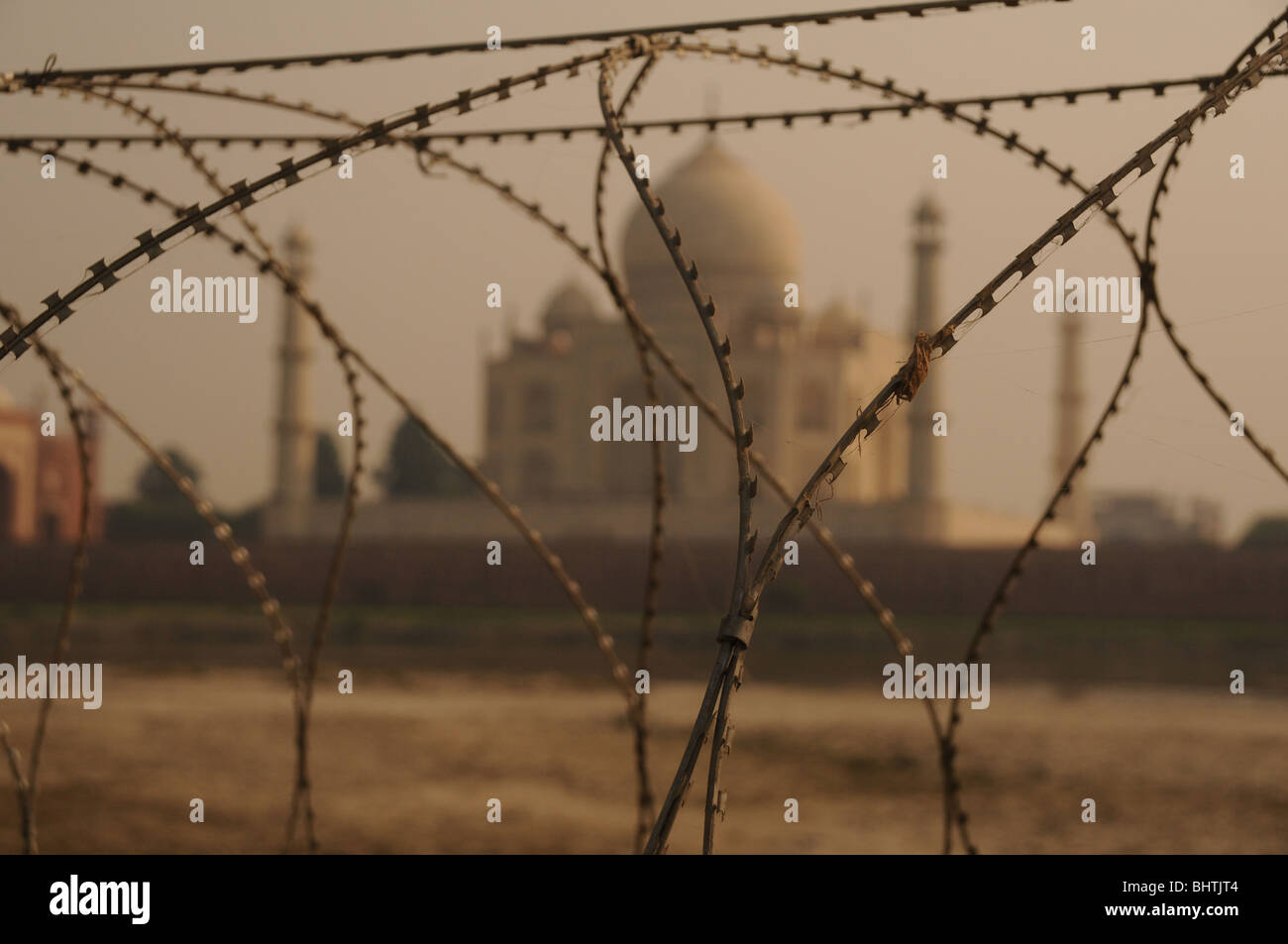 Behind taj mahal hi-res stock photography and images - Alamy