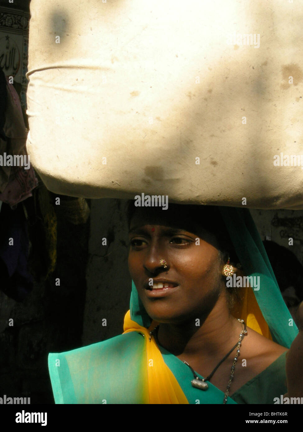 Carrying a heavy load hi-res stock photography and images - Alamy
