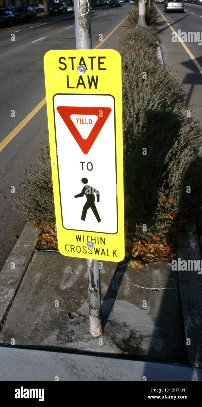 sign "State law, yield to pedestrians within crosswalk Stock Photo - Alamy